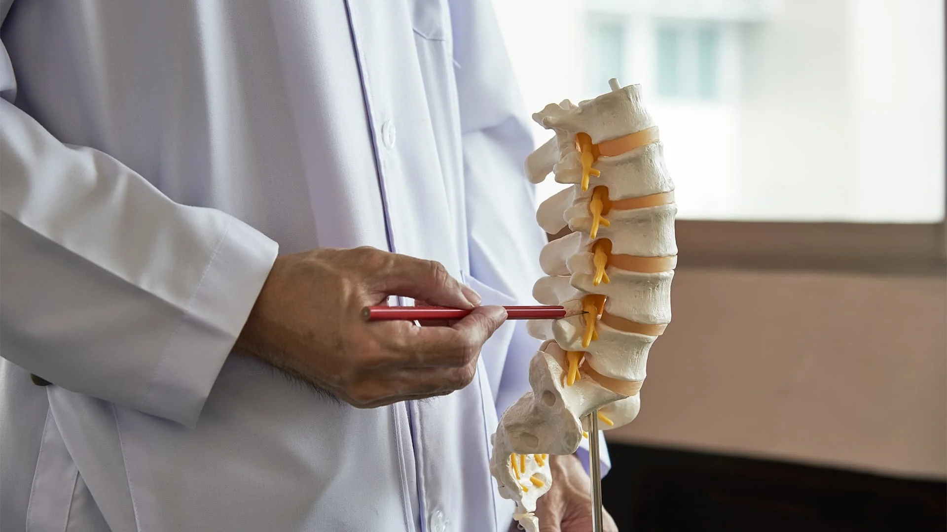 Comparing Costs: Endoscopic Spine Surgery vs. Traditional Spine Surgery
